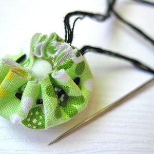 Fabric Covered Buttons 6 Small Fabric Buttons Set Wildflowers in Red ...