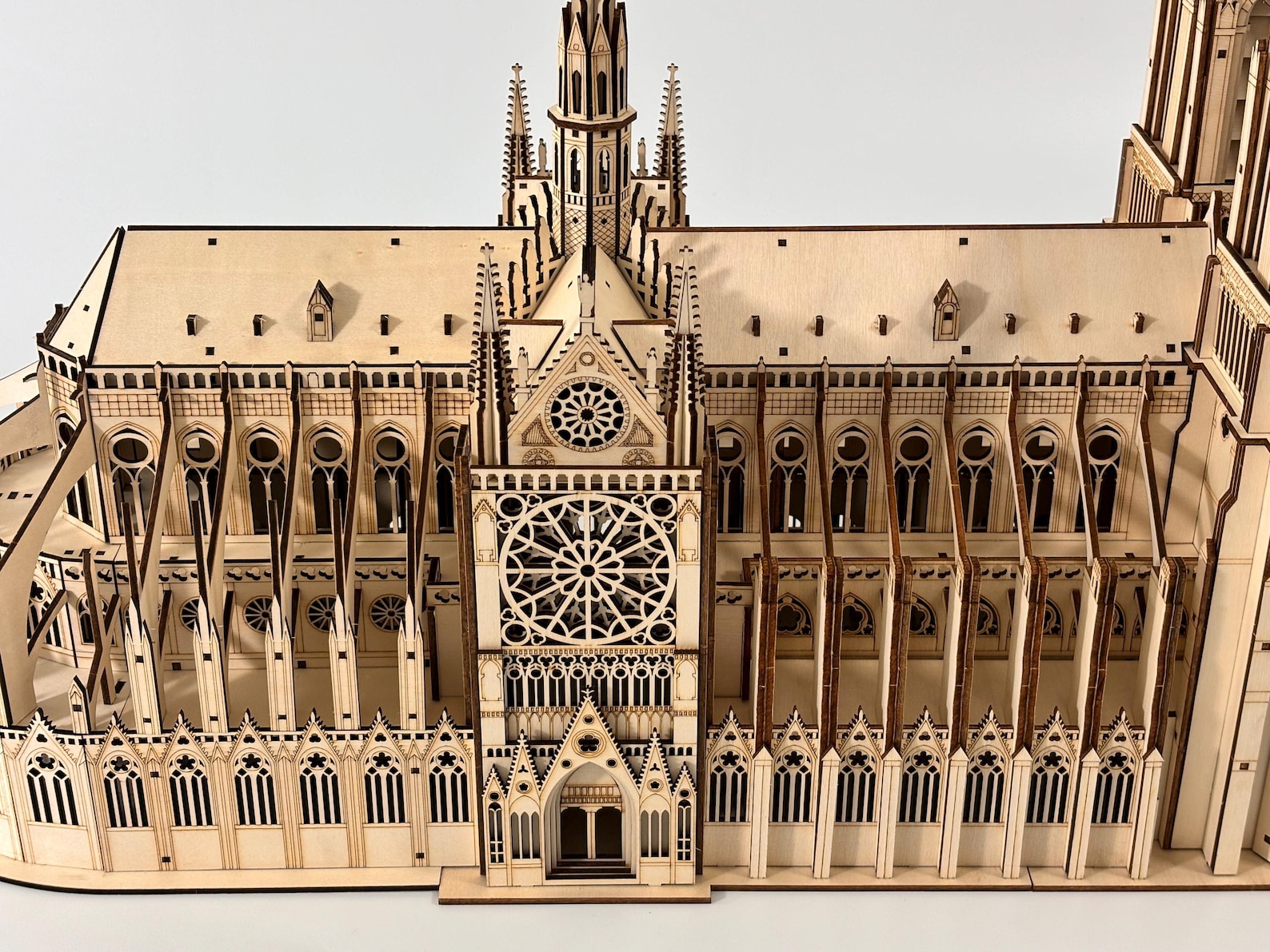 Planos de maquetas de Notre Dame de París en madera cortados con láser ...