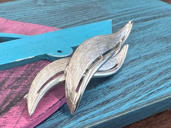 Boucher Vintage Brushed Silver Double Leaf Brooch - Gem
