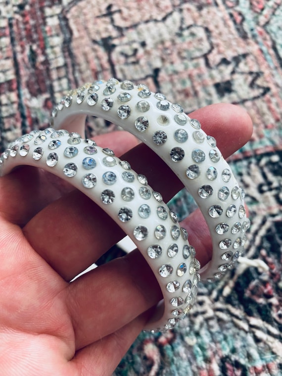Vintage two white plastic - Gem