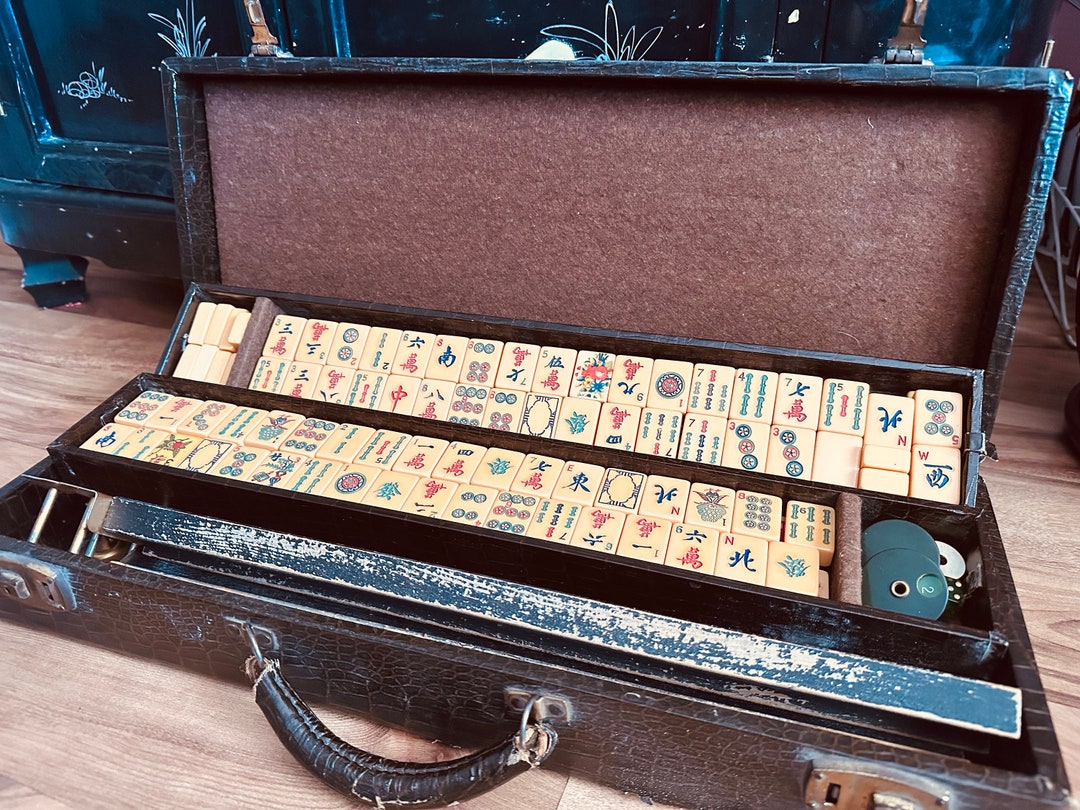 Vintage 1920's Bakelite Mahjong Set in Case 152 Tiles, Markers and 4 ...