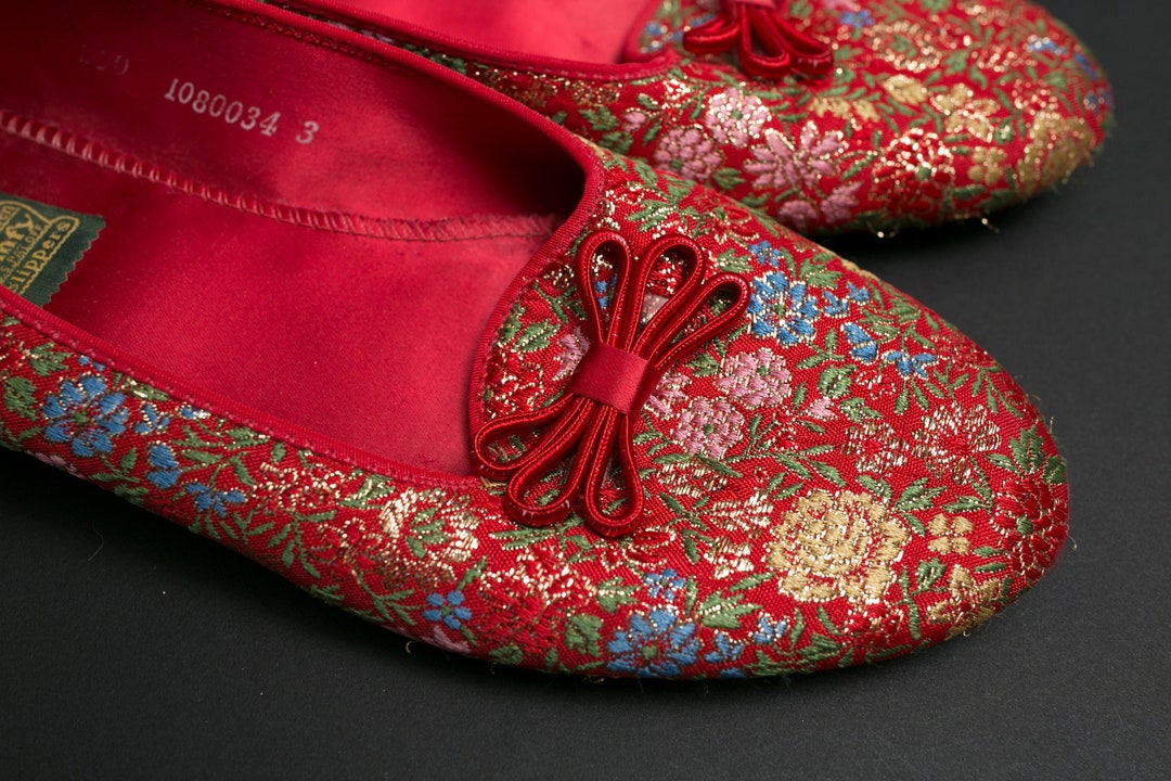 Lovely Vintage 70s 80s Red Metallic Floral Brocade Slippers / Flats by ...