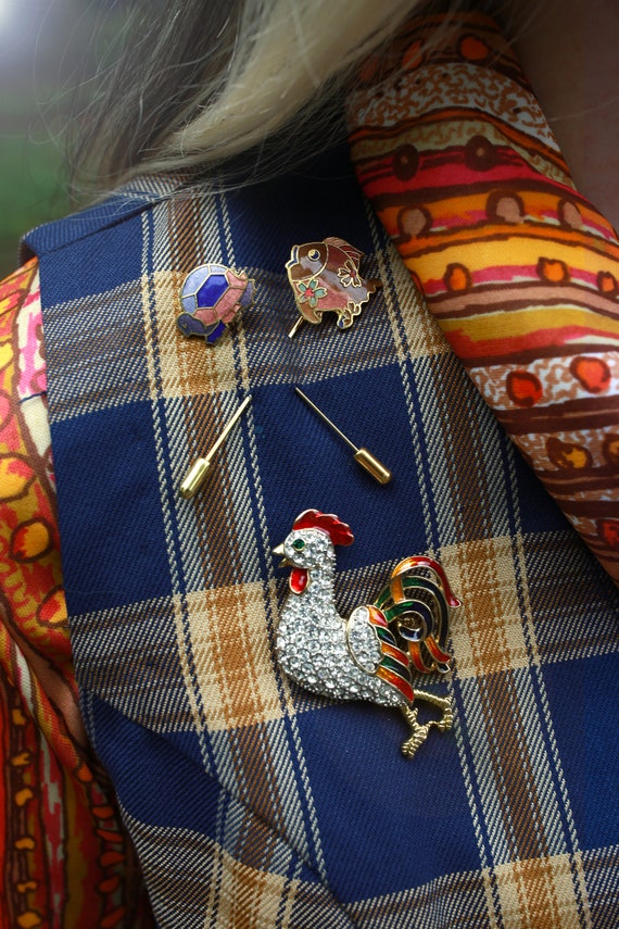 Adorable Vintage 70s 80s Cloissonne Turtle Hat Pin - Gem