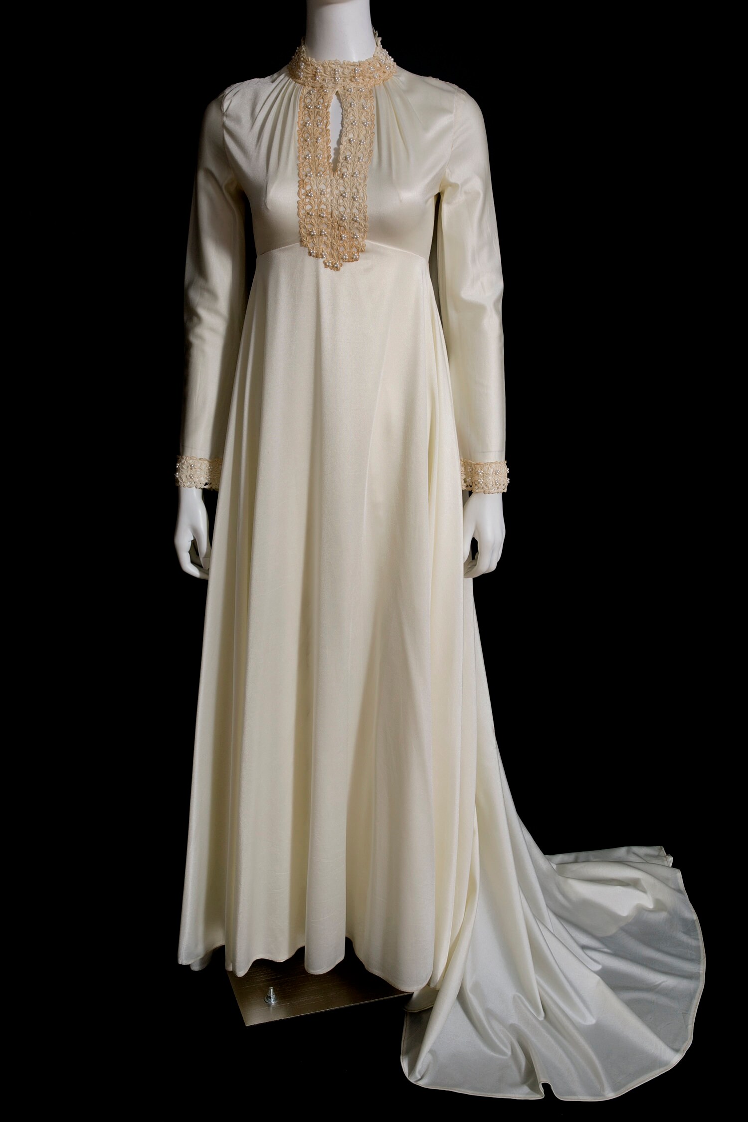 Slinky Vintage 70s Off-white Boho Babe Wedding Gown With Train | Etsy