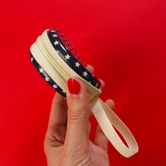 Adorable Vintage 70s Blue & White Star Clamshell Styl… - Gem