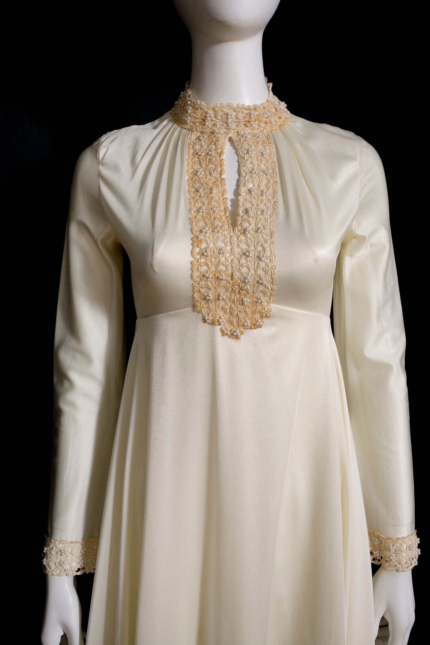 Slinky Vintage 70s Off-white Boho Babe Wedding Gown With Train | Etsy