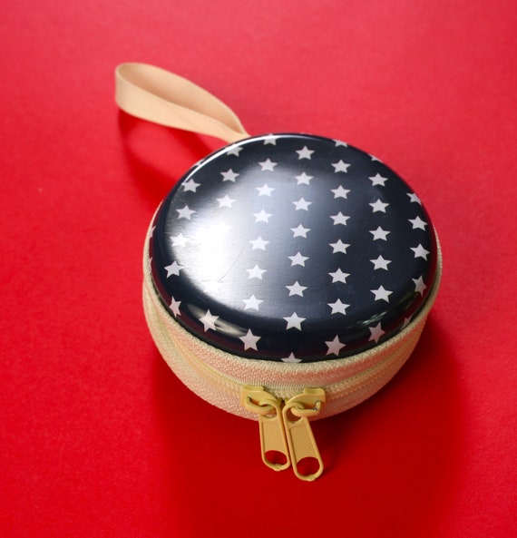 Adorable Vintage 70s Blue & White Star Clamshell Styl… - Gem