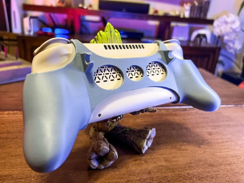 Retroid Pocket 5 Comfort Grip With Stylus Clip Along the Back That ...