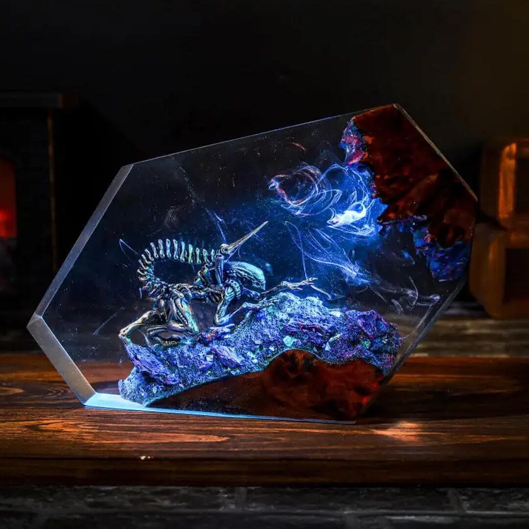 Xe/.no.mo.rph Ali.en Space Monster Epoxy Resin Lamp, Resin Art, Night ...