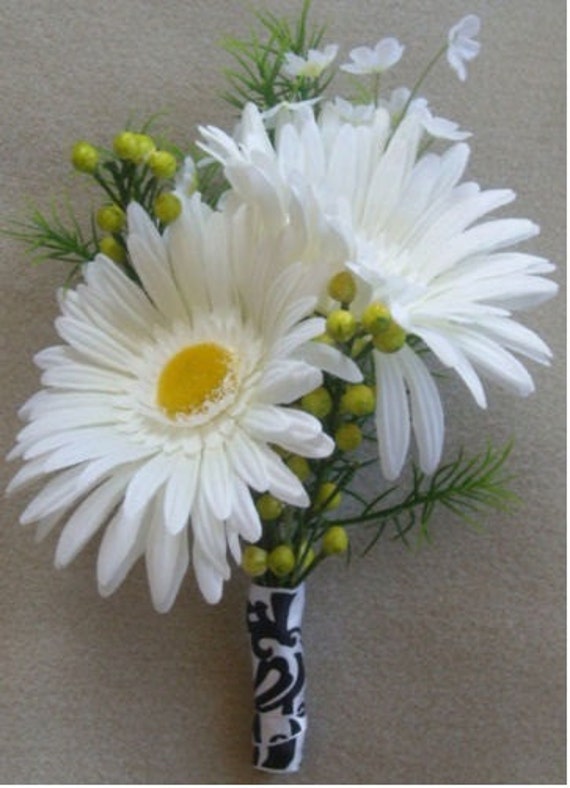White Gerbera Daisy Boutonniere