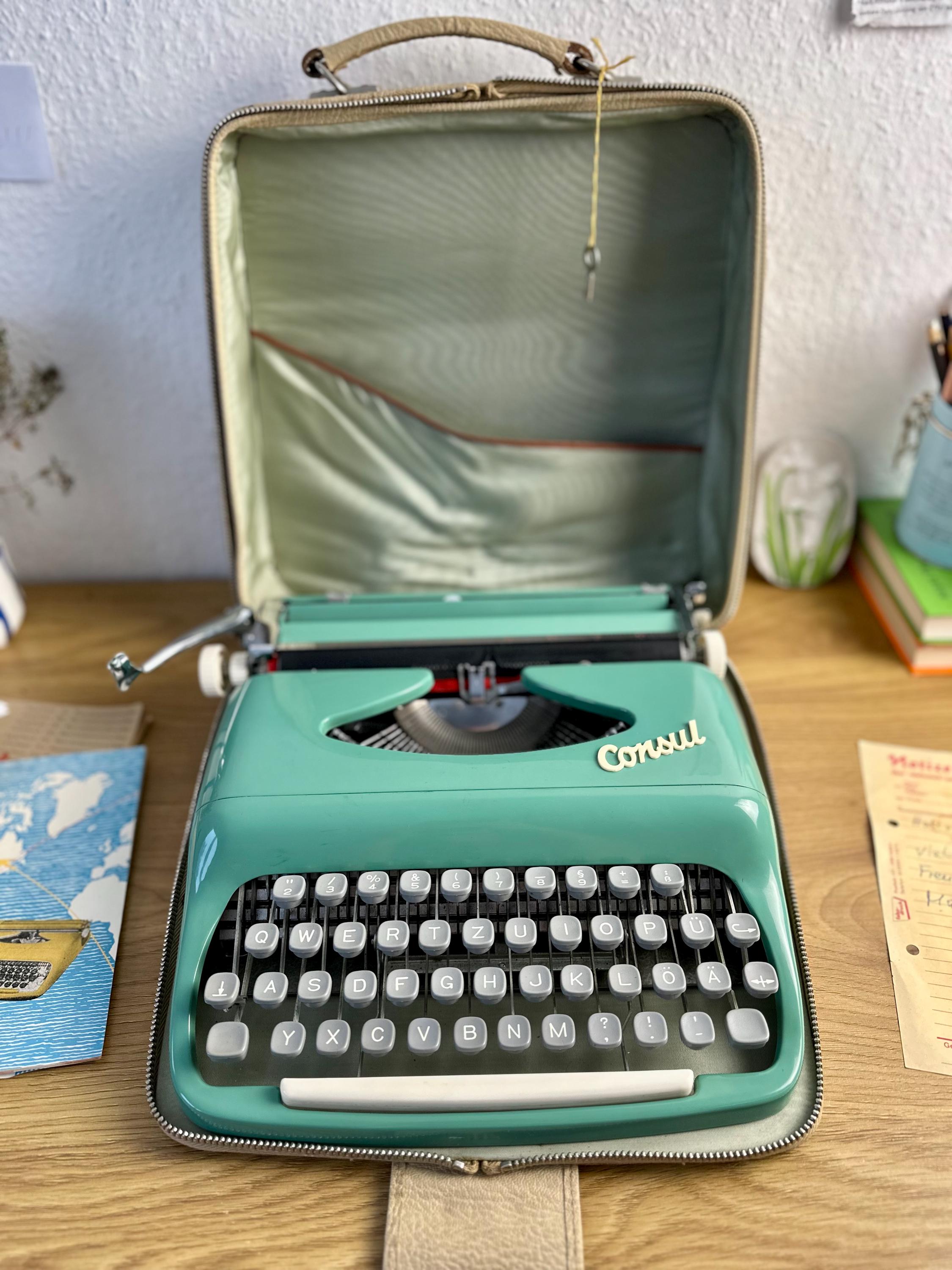 Consul Portable Typewriter – Turquoise, 1970s, Manual Antique ...