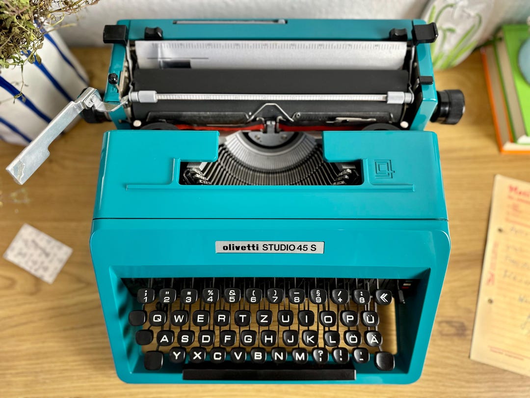 Vintage Olivetti Typewriter 1970s Made in Spain Excellent Condition ...