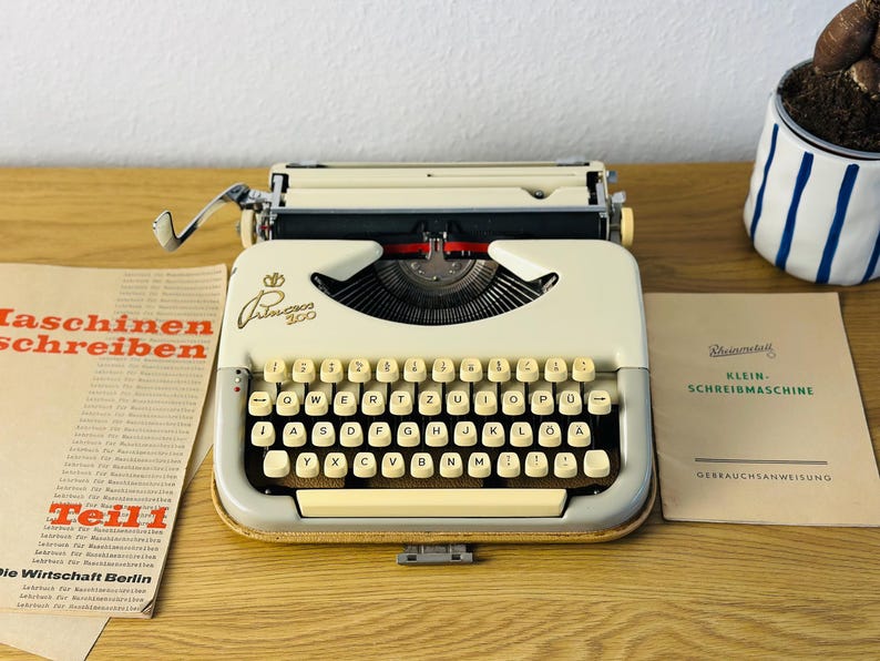 Princess 100 Typewriter – Beige, Vintage & Working - Etsy