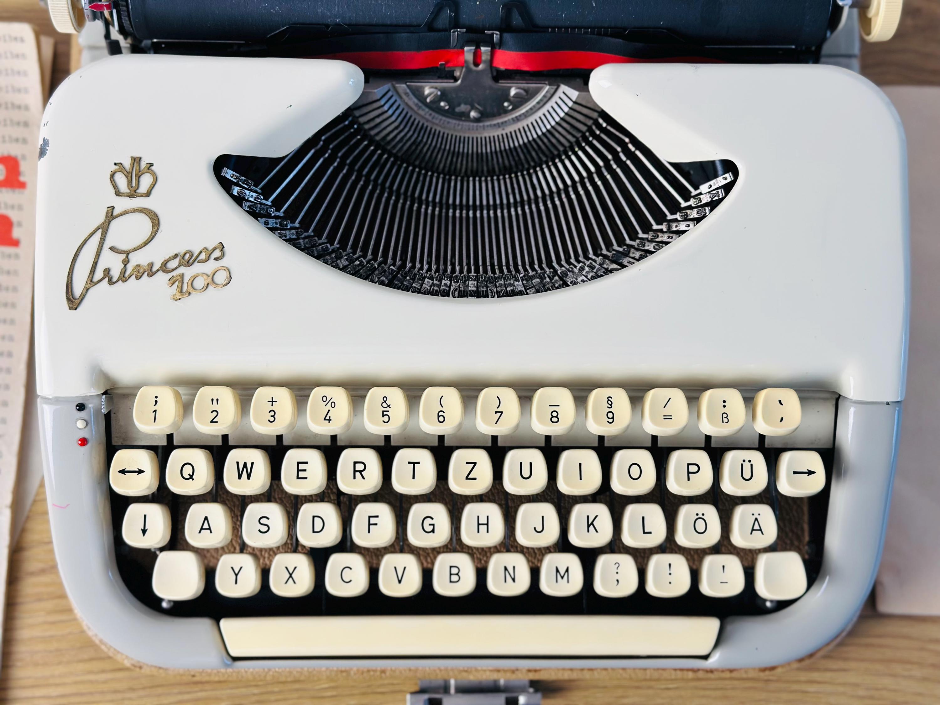 Princess 100 Typewriter – Beige, Vintage & Working - Etsy