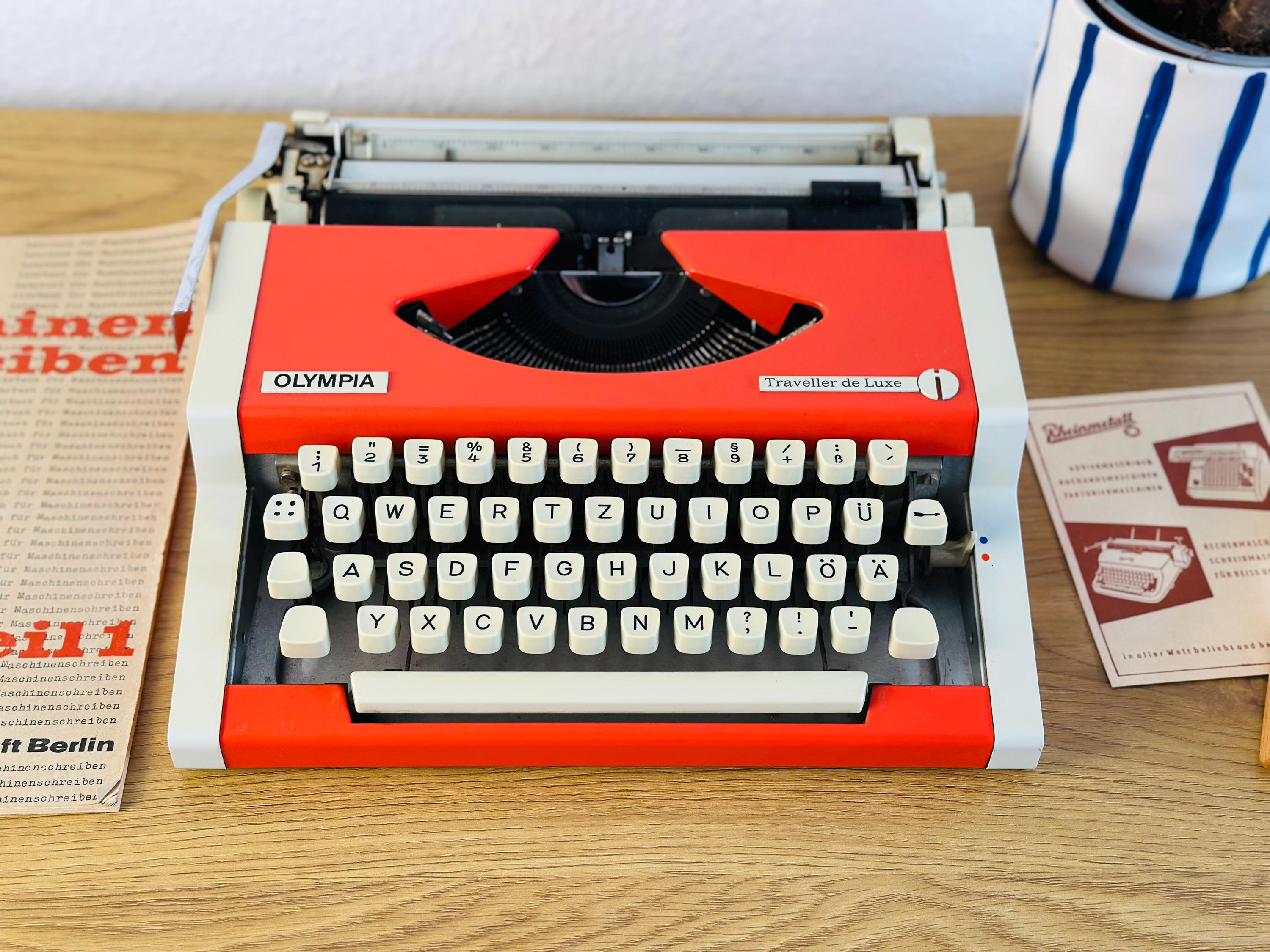 Antique Red Typewriter Olympia Traveller De Luxe – Vintage Portable ...