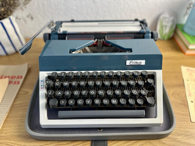 Erika Model 30 Typewriter (1973) – Blaue, Working Antique Typewriter ...