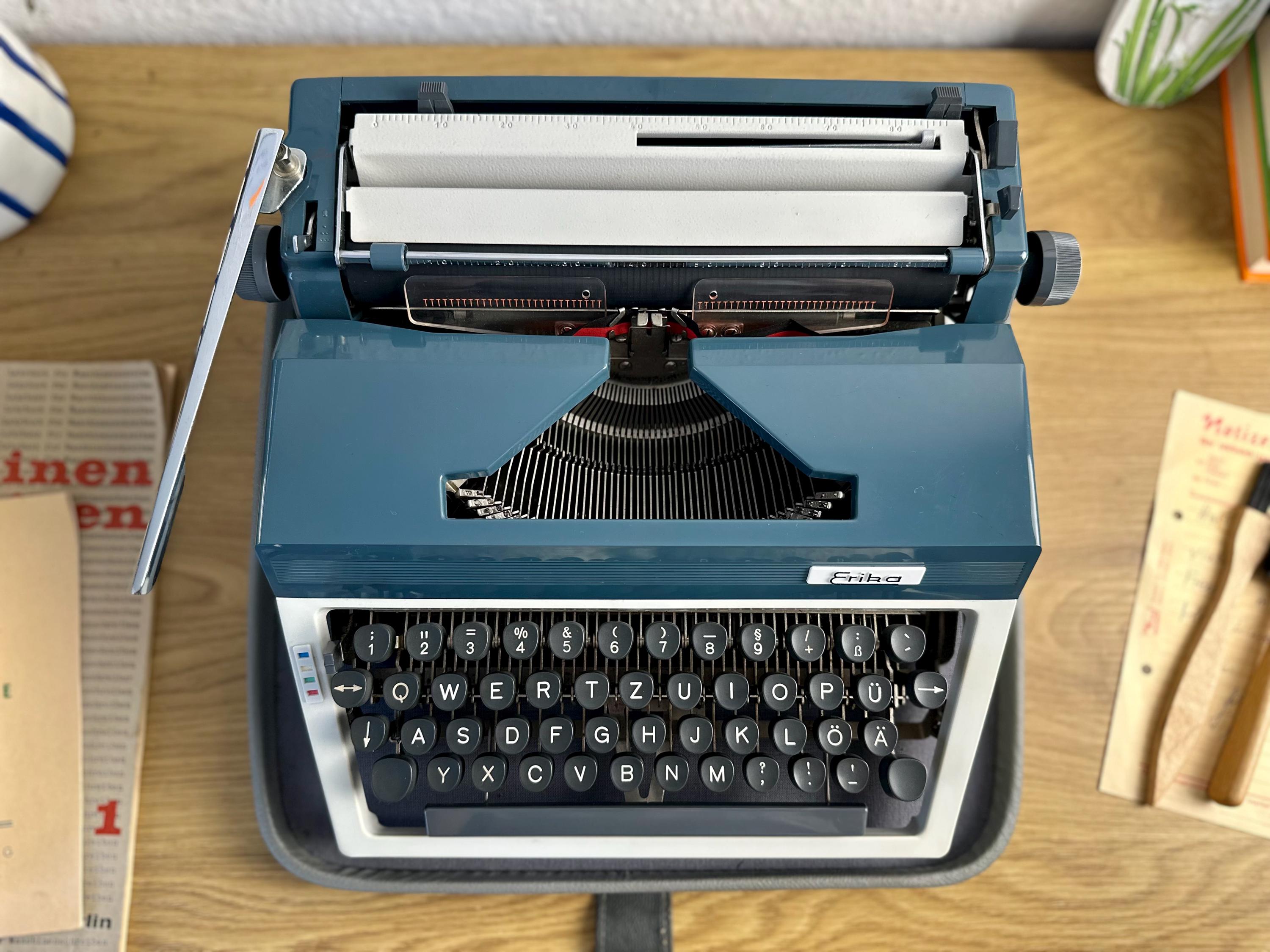 Erika Model 30 Typewriter (1973) – Blaue, Working Antique Typewriter ...