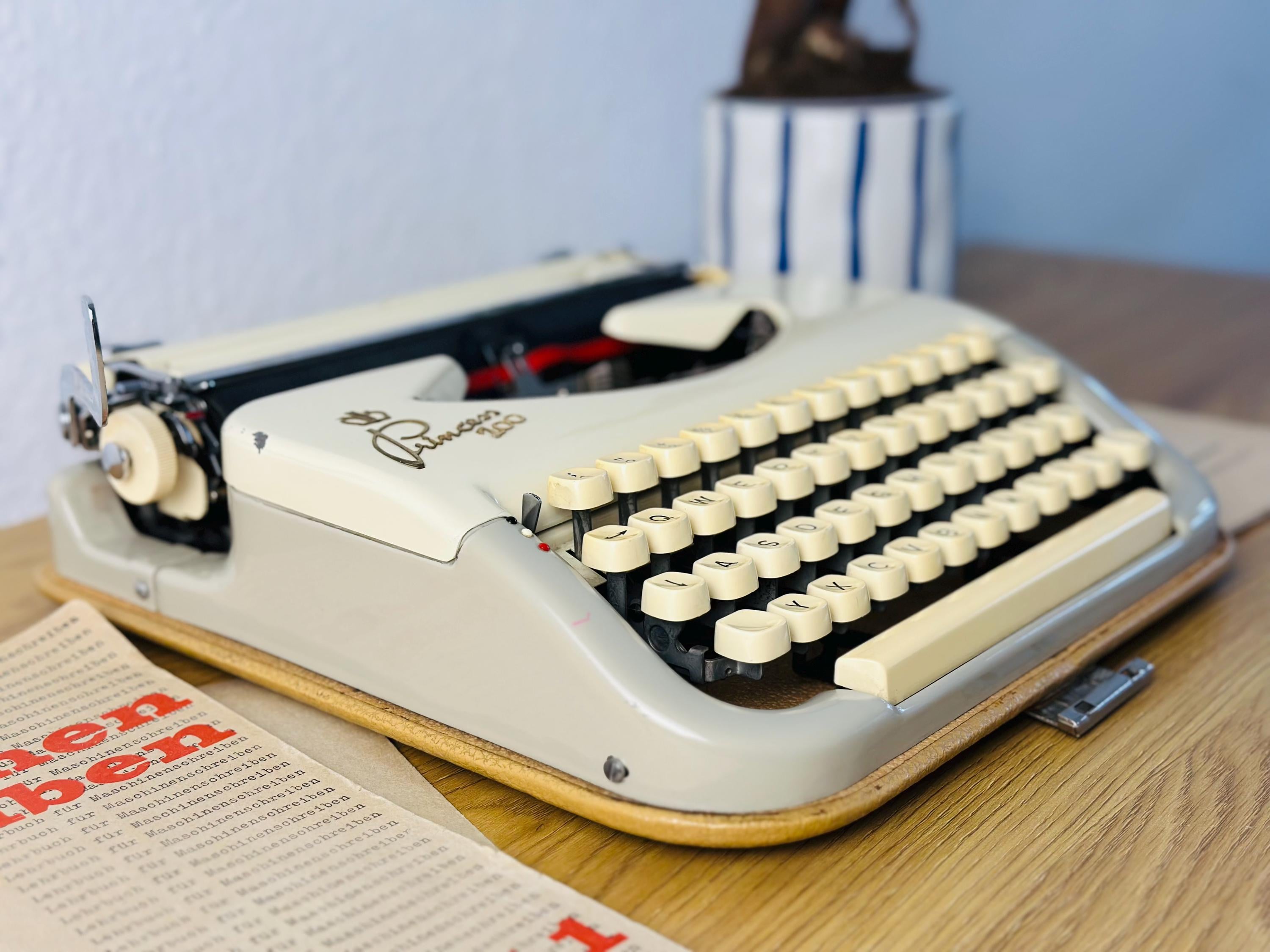Princess 100 Typewriter – Beige, Vintage & Working - Etsy