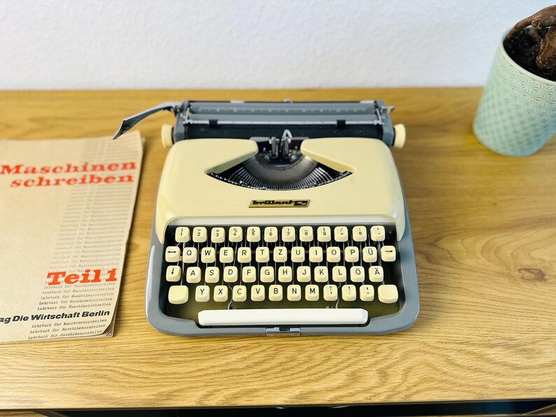 Brillant S Typewriter – Beige Color – Good Condition – Vintage Retro ...