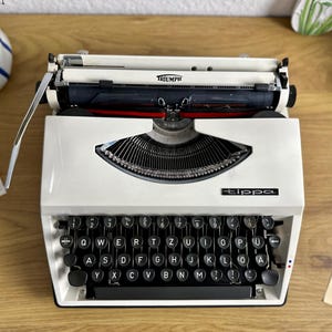 Vintage Typewriter Triumph Tippa 1970s, Retro Typewriter With Case ...