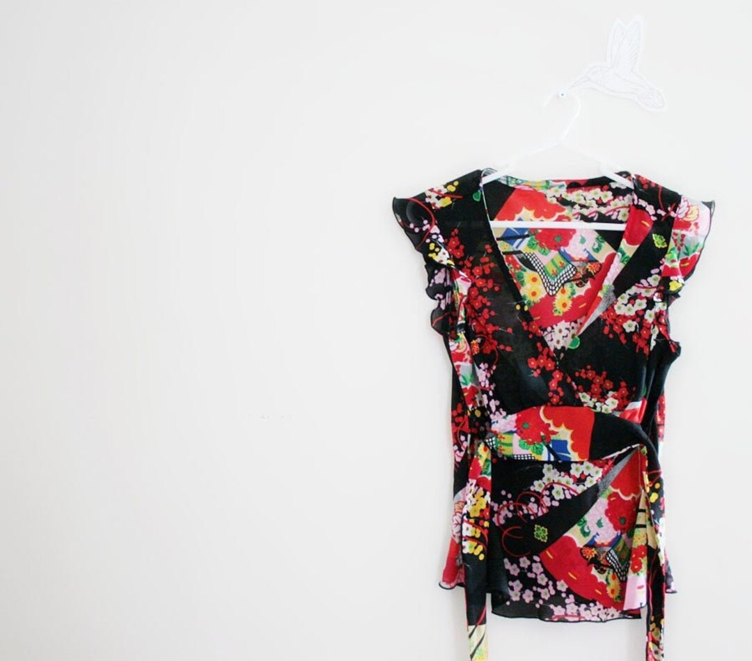Retro Look Red and Black Abstract Flowers Flora Pattern V-neck Sash ...