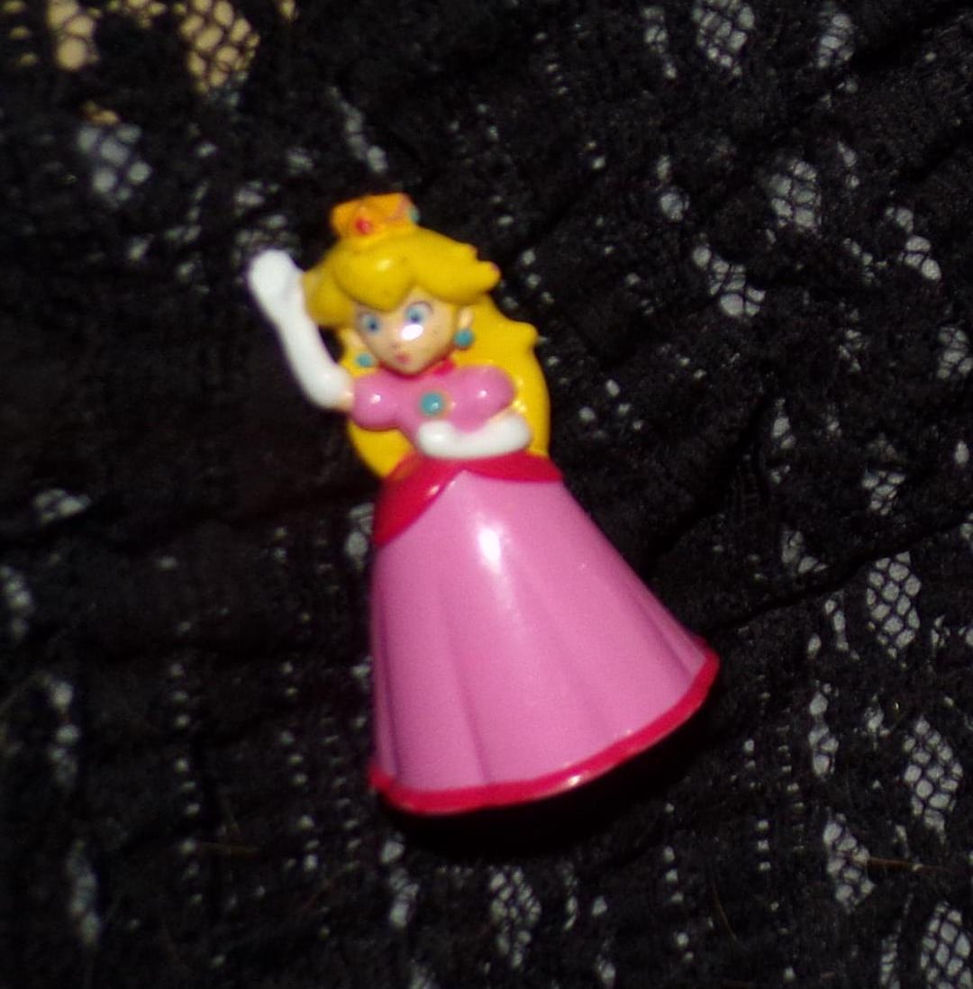 Super Mario Princess Peach 3" PVC Action Figure - Etsy