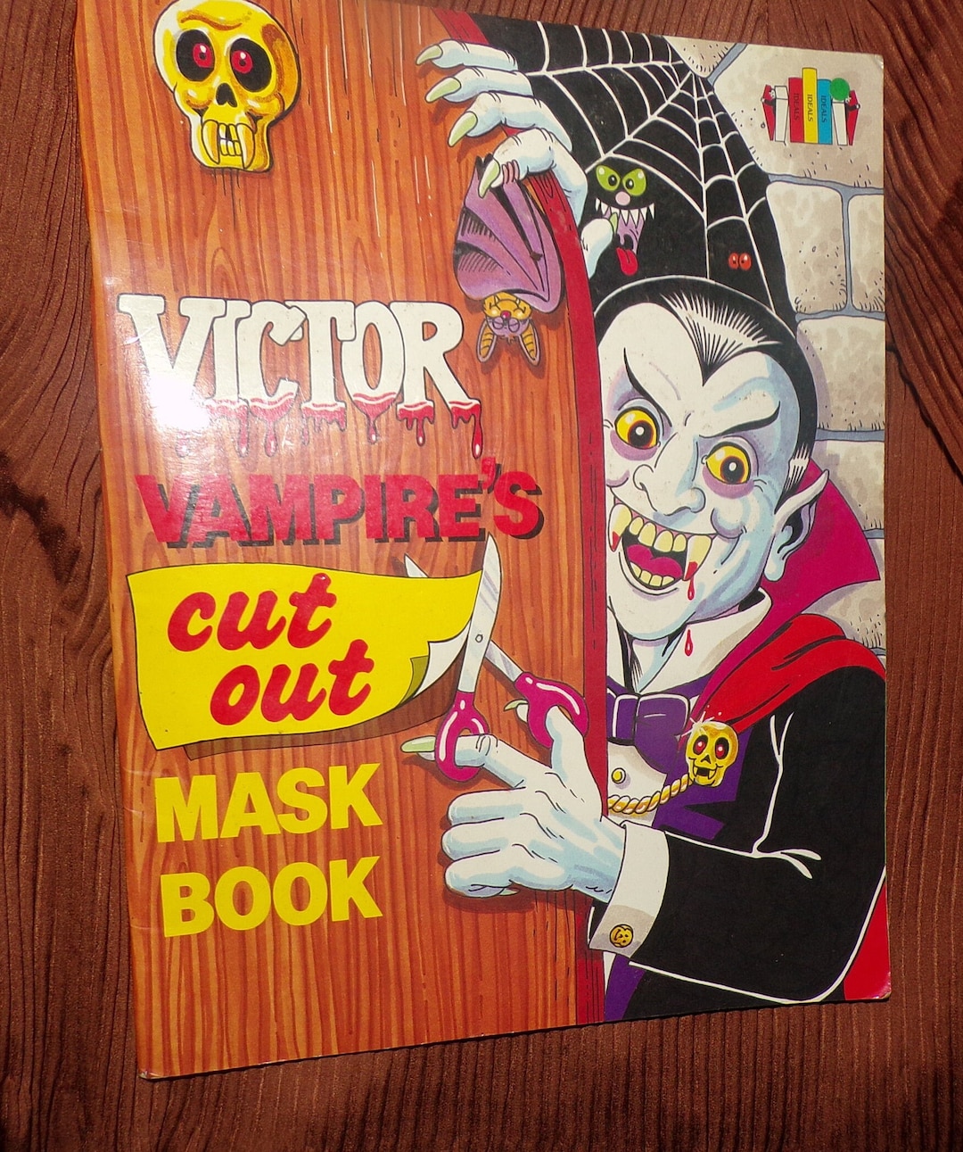 Vintage 1990 Halloween Victor Vampires Witch Cut Out Mask Book Games ...
