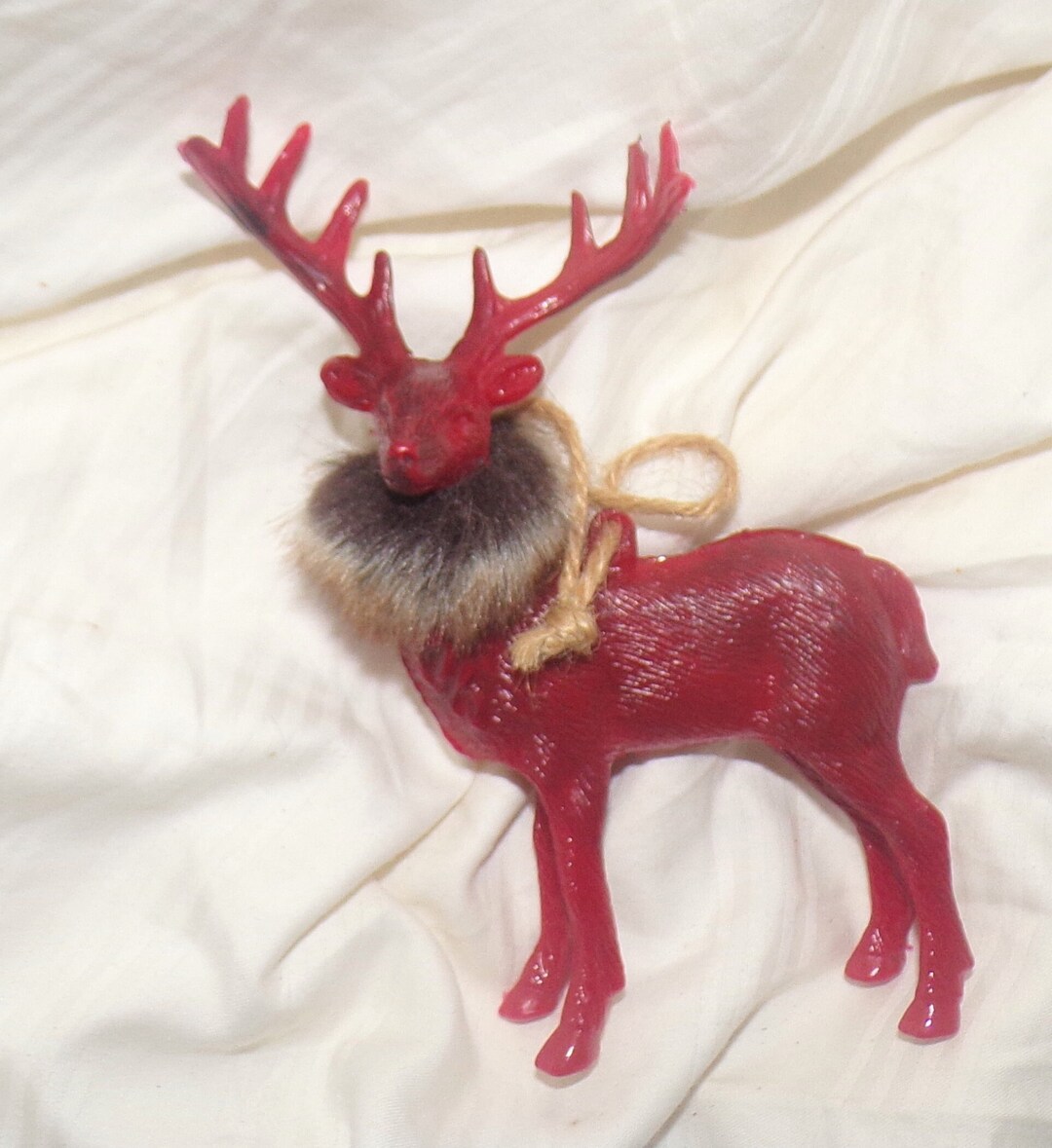Vintage Red Hard Plastic Deer With Faux Fur Neck Wreath - Etsy