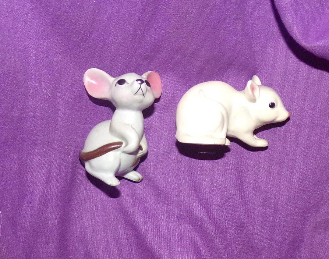 Vintage Lot of 2 Mice Mouse Holding Tail and Crouching Mouse Figurines ...