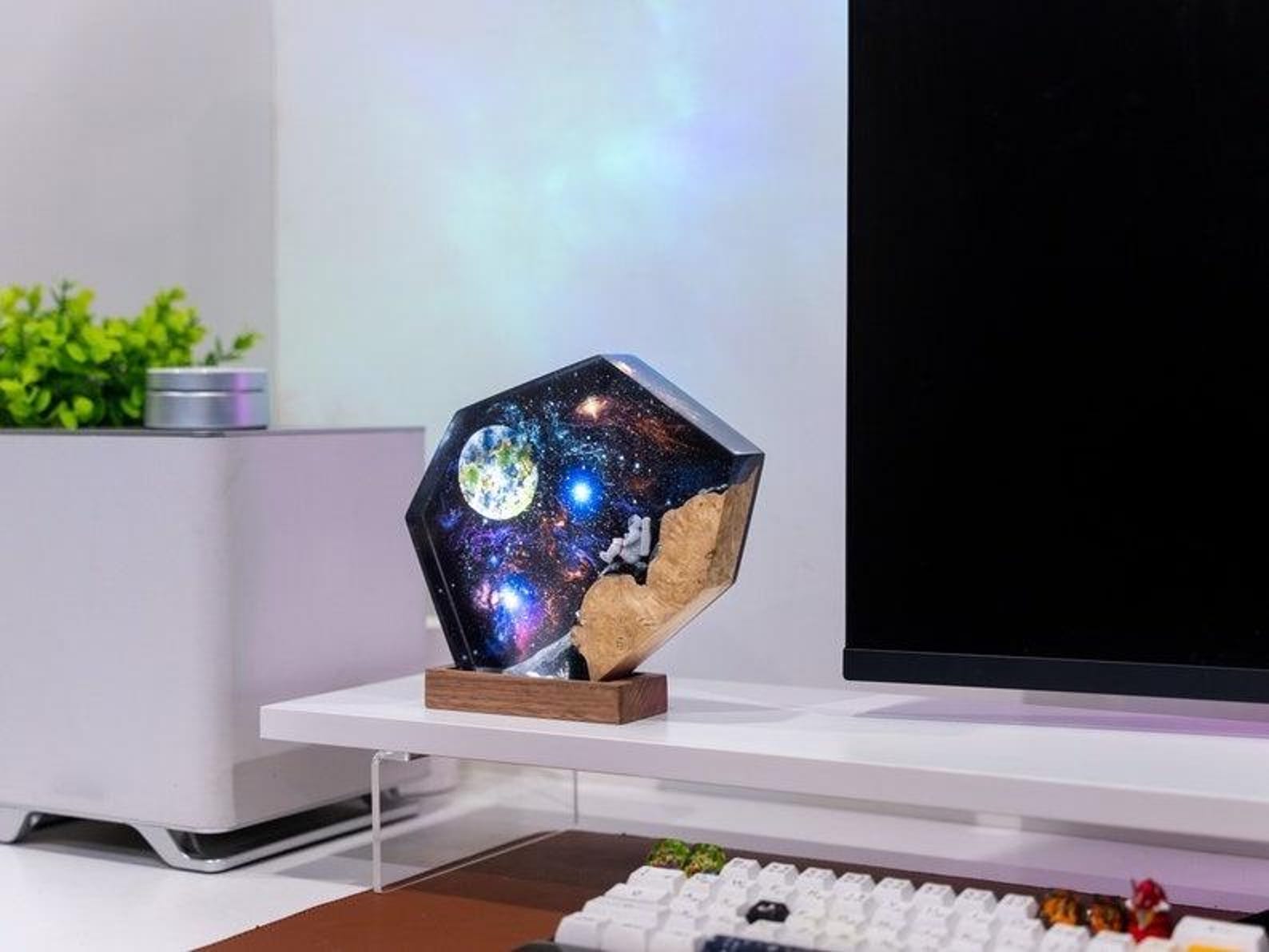 INTERSTELLAR EPOXY LAMP, Space Galaxy Resin and Wood Night Light ...