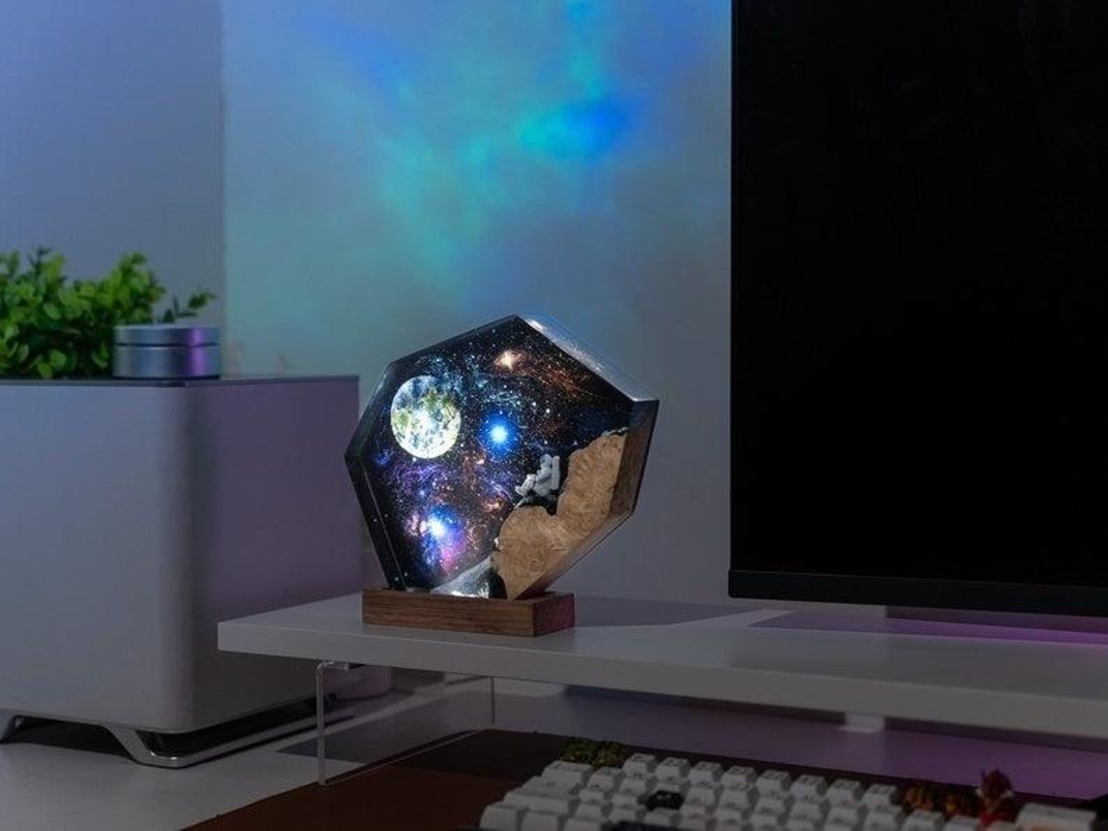 INTERSTELLAR EPOXY LAMP, Space Galaxy Resin and Wood Night Light ...