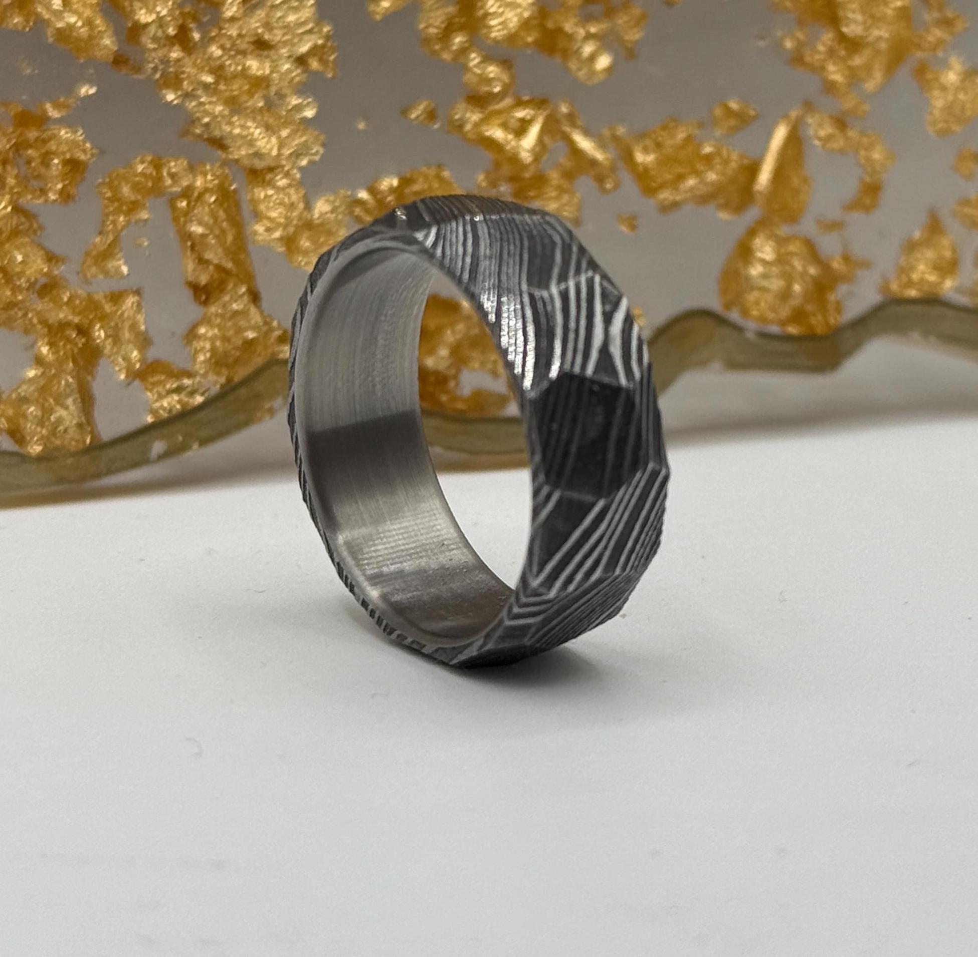 Damascus Steel Rock Hammered Ring With Titanium Inlay, Twist Damascus ...