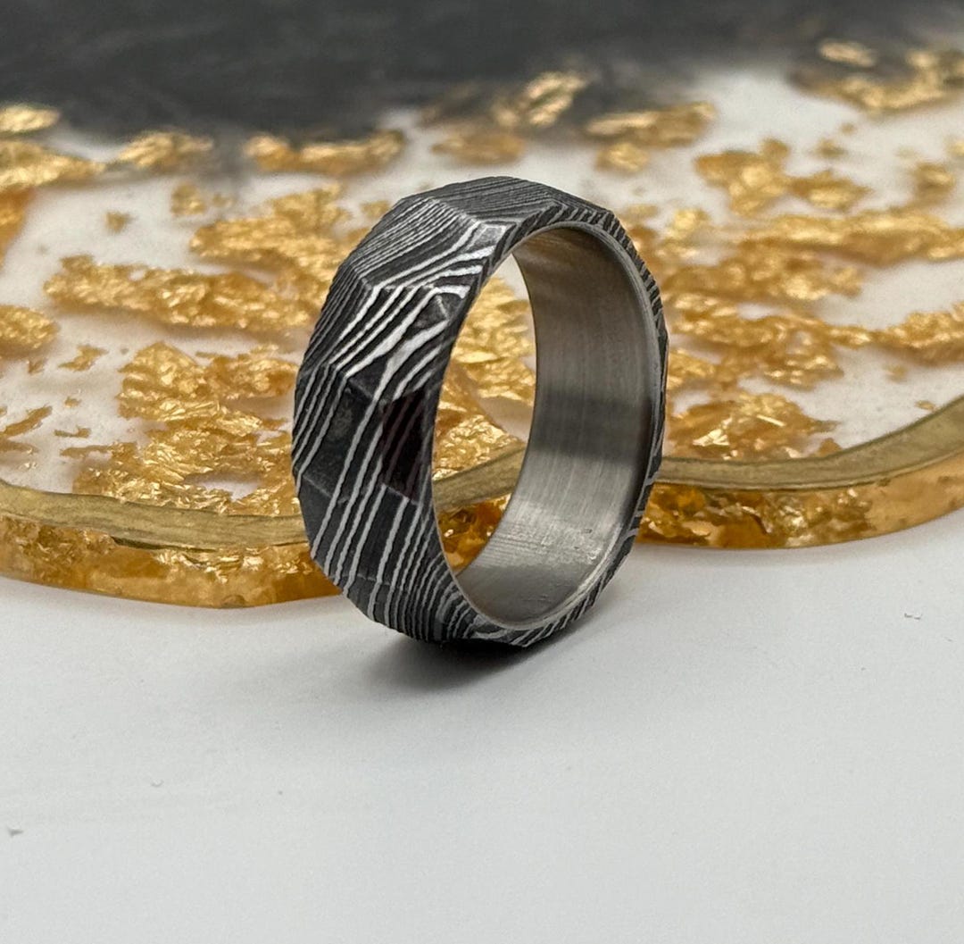 Damascus Steel Rock Hammered Ring With Titanium Inlay, Twist Damascus ...