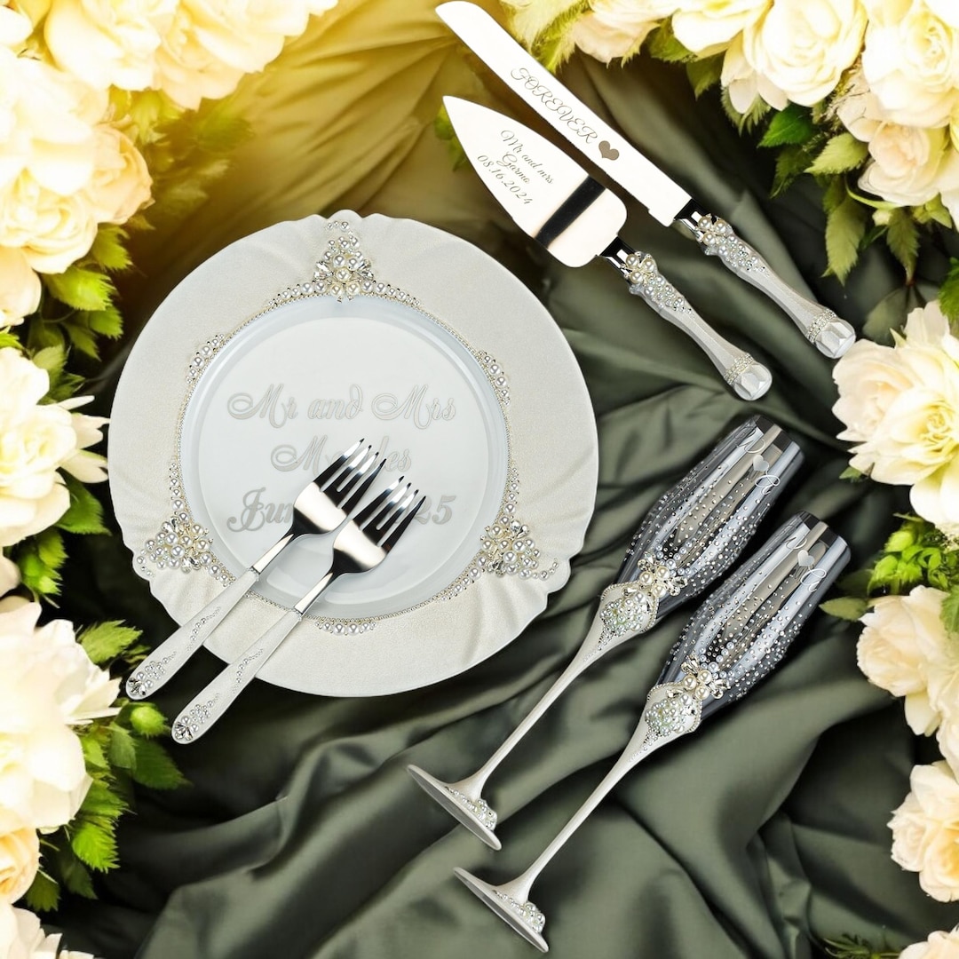 Personalized Wedding Table Set, Engraved Champagne Flutes, Plate and ...