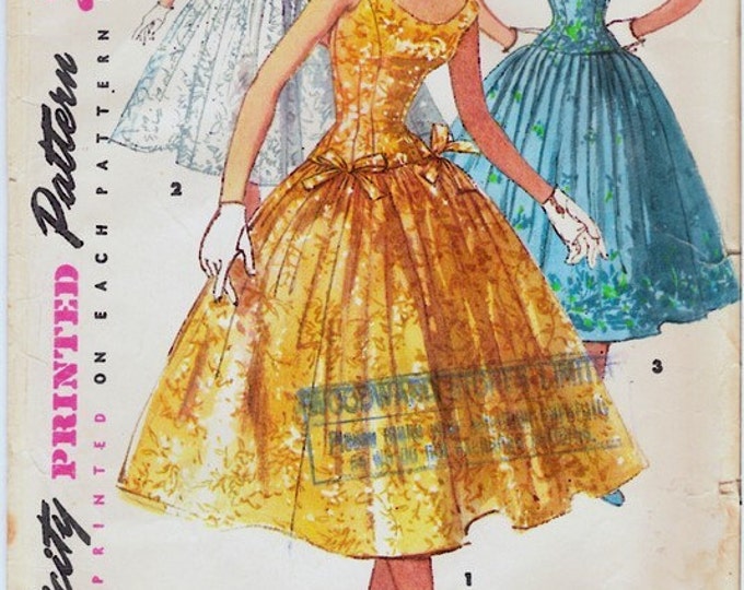 1950s Vintage Sewing Pattern Simplicity 1153 Beautiful Figure Molding ...