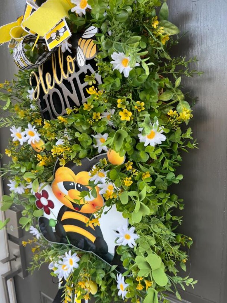 Hello Honey Bee Wreath – Summer Front Door Decor With Daisy Florals ...