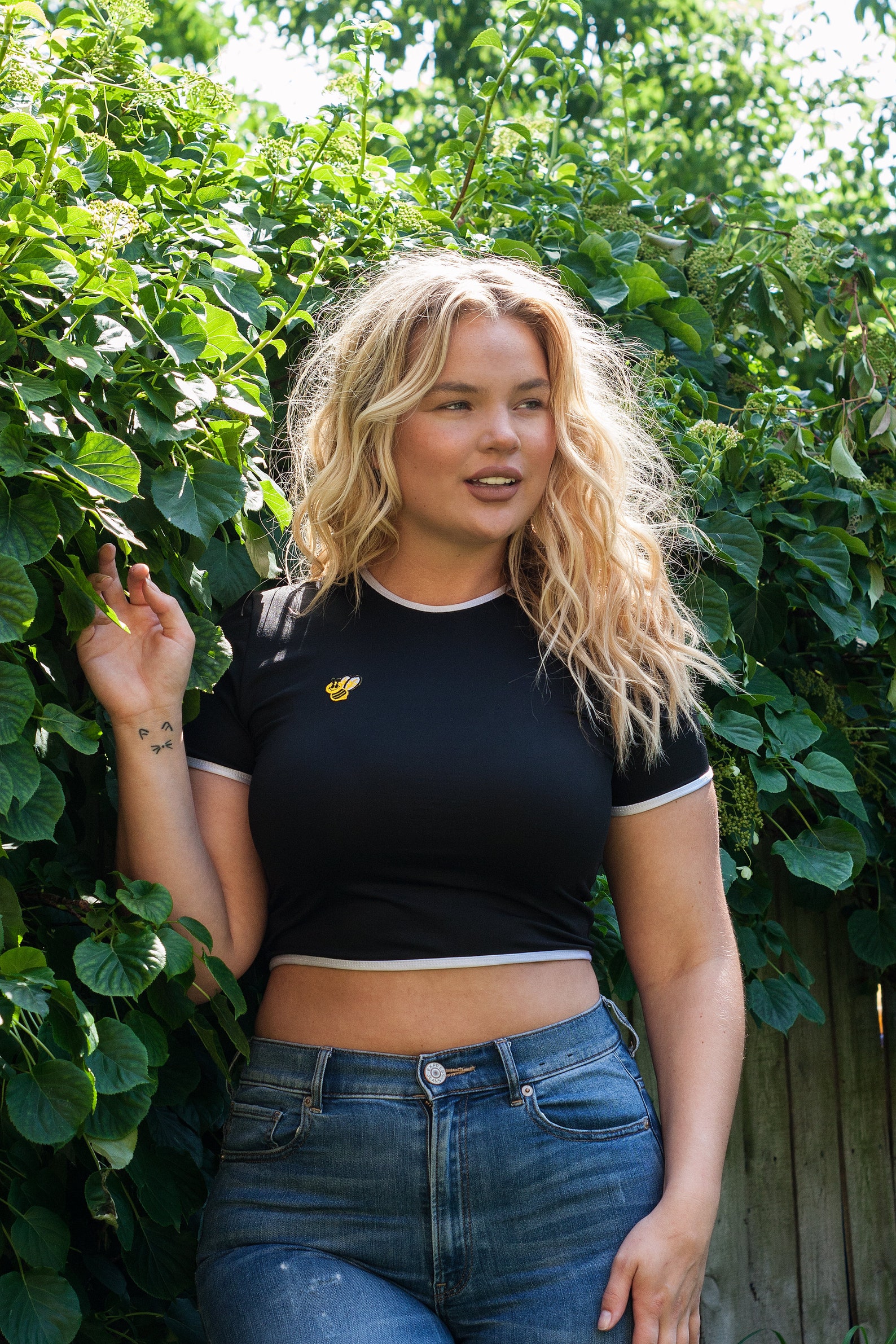 Bumble Bee Cropped Black Tee XS S M L XL 2XL 3XL - Etsy