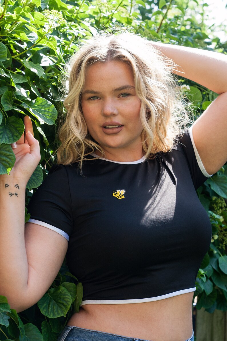 Bumble Bee Cropped Black Tee XS S M L XL 2XL 3XL - Etsy