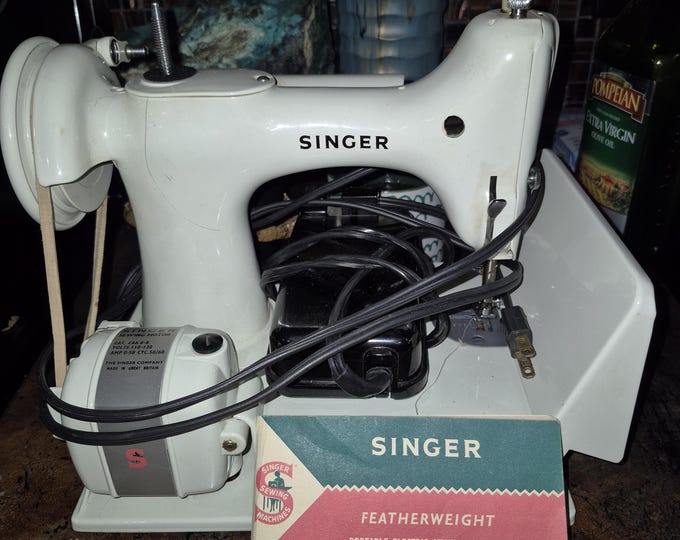 Vintage 1960s 221 Featherweight Singer Rare White Complete Original ...