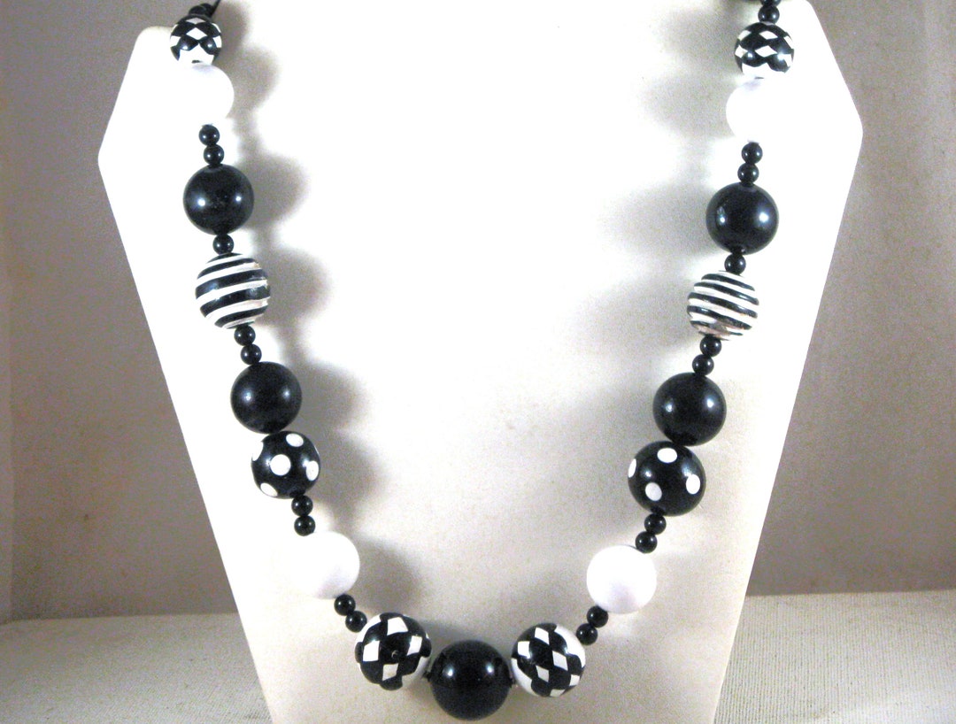 Vintage Chunky Mod Black and White Acrylic Beaded Necklace (N-1-5) - Etsy