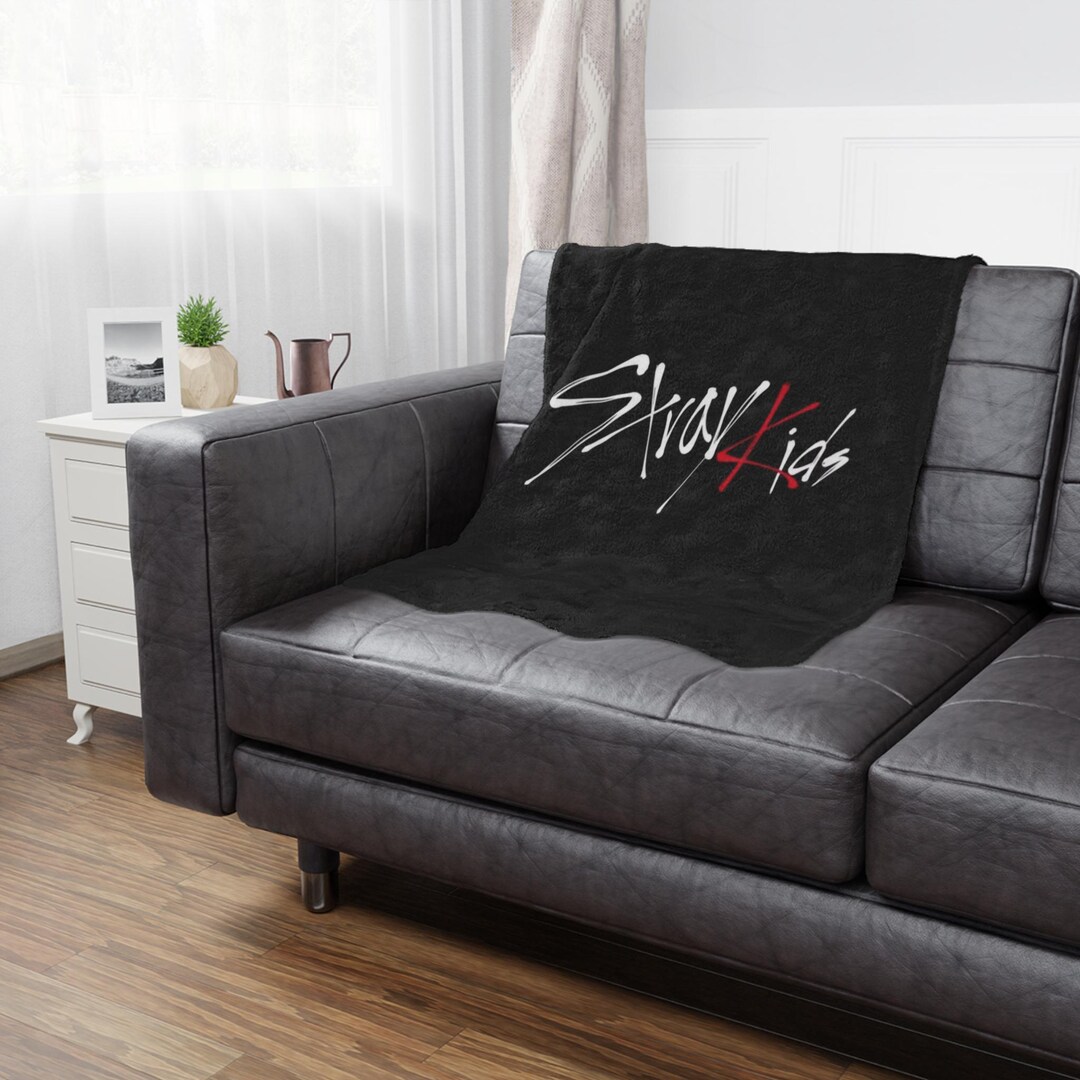 Stray Kids Black Logo Blanket - Cozy K-pop Fleece Throw, Soft Bedspread ...
