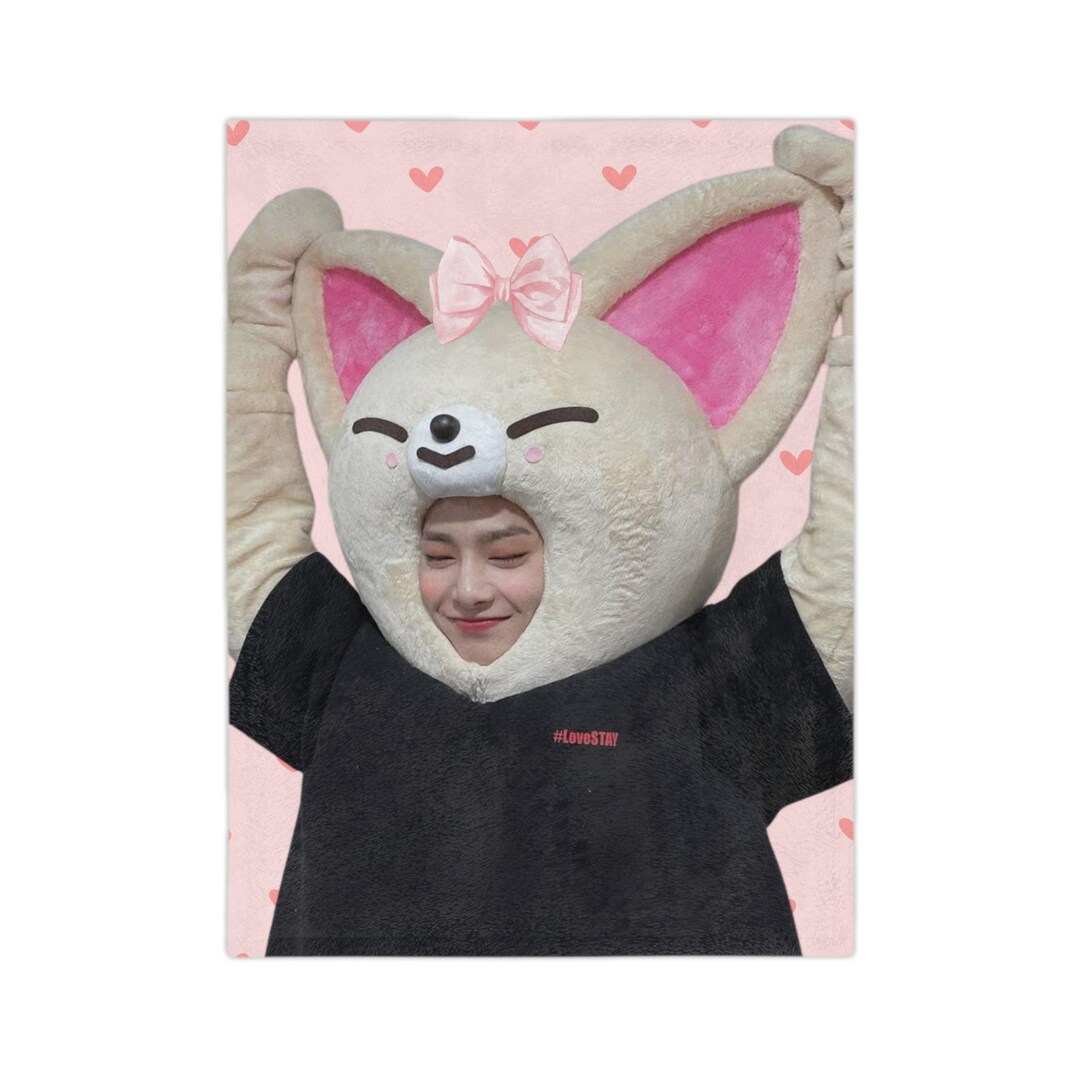 Stray Kids Jeongin Fox SKZOO Pink Bow Microfiber Blanket, SKZ Kpop I.N ...