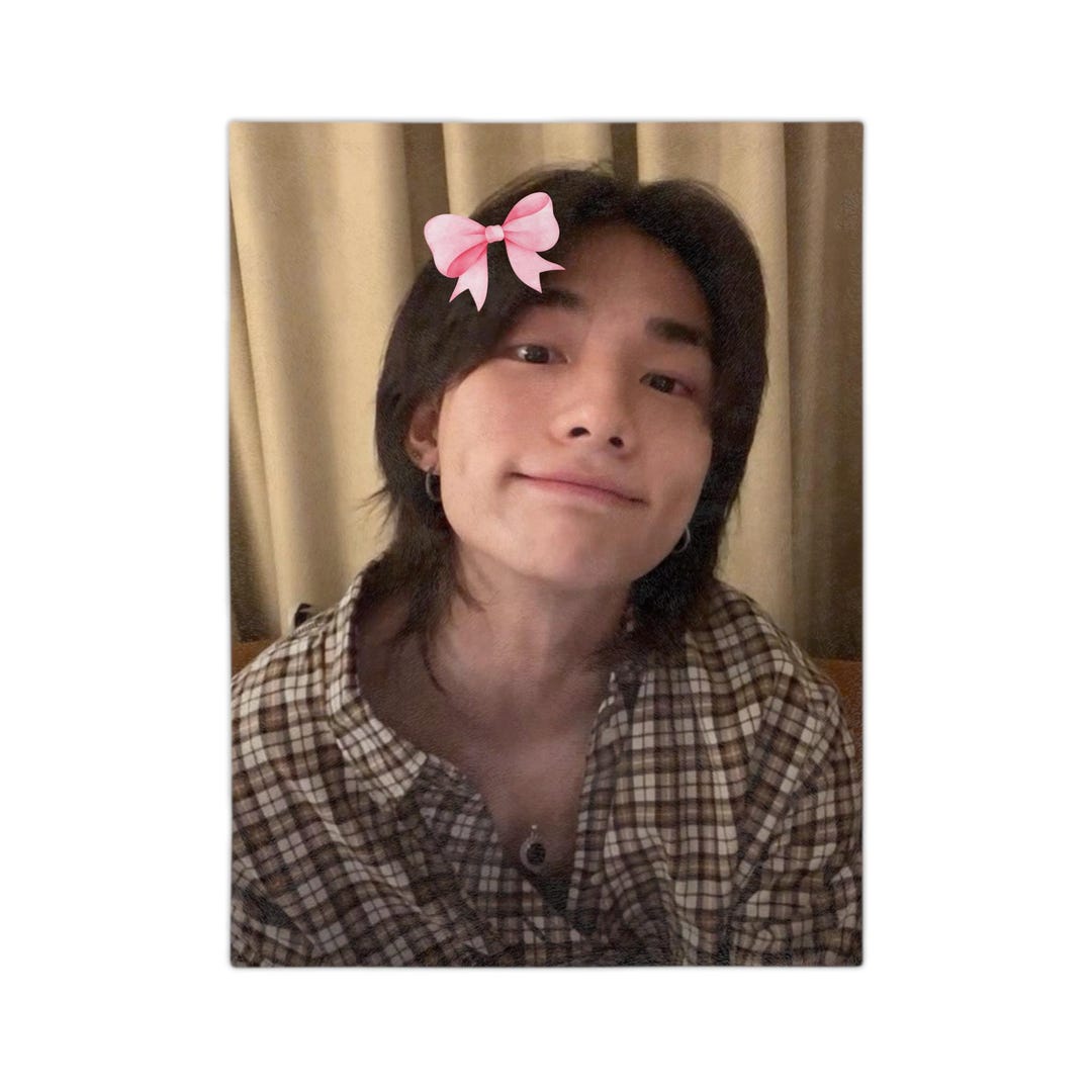 Stray Kids Hyunjin Cute Pink Bow Microfiber Blanket, Kpop Hyunjin Fan ...