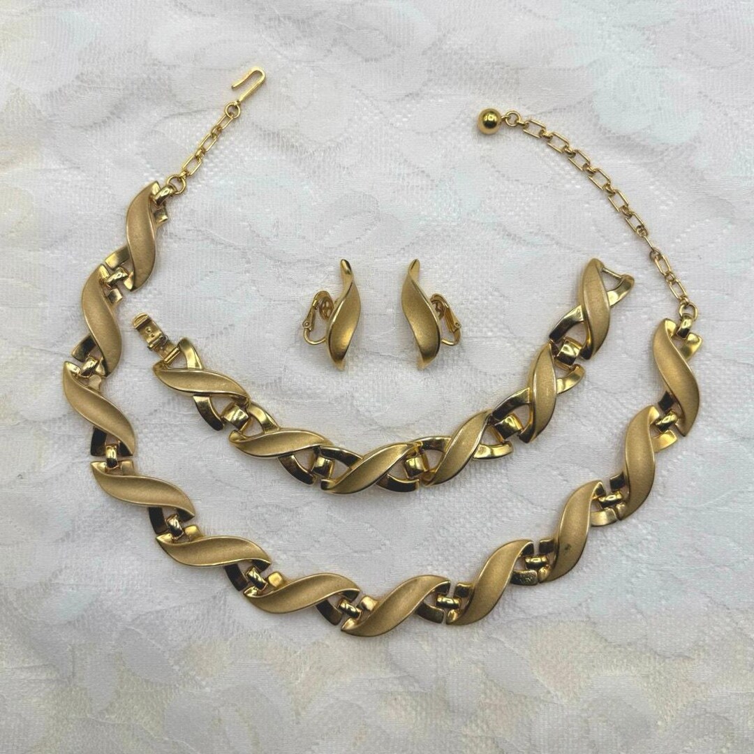 Vintage Crown Trifari Parure Brushed Gold Necklace Bracelet Earrings ...