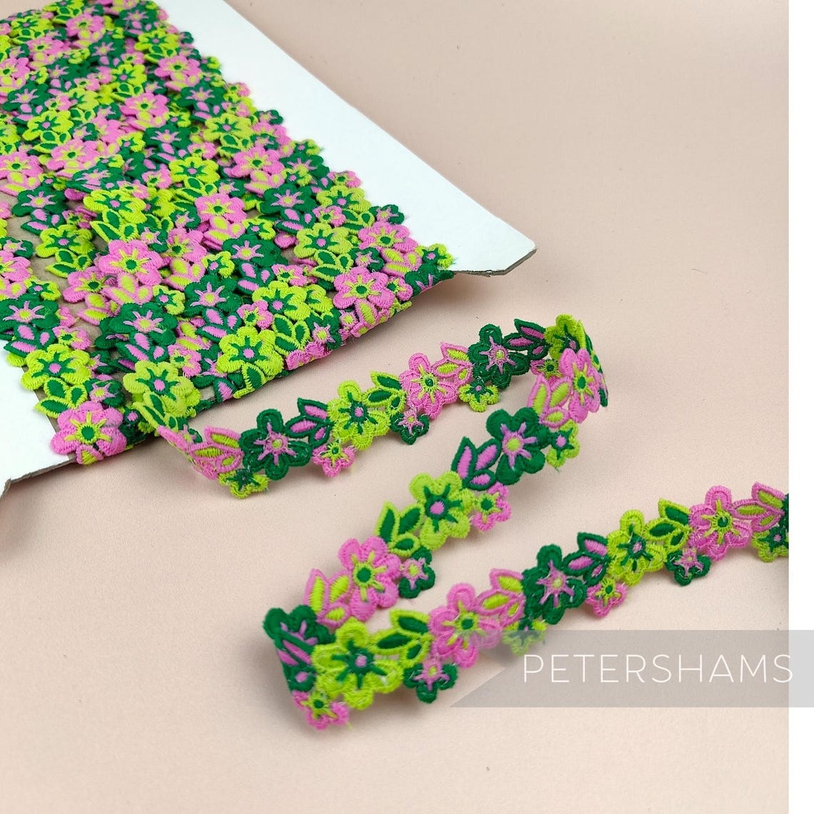 Vintage 1960/70s Total Flower Power 25mm Flower Guipure Trim - 1m ...