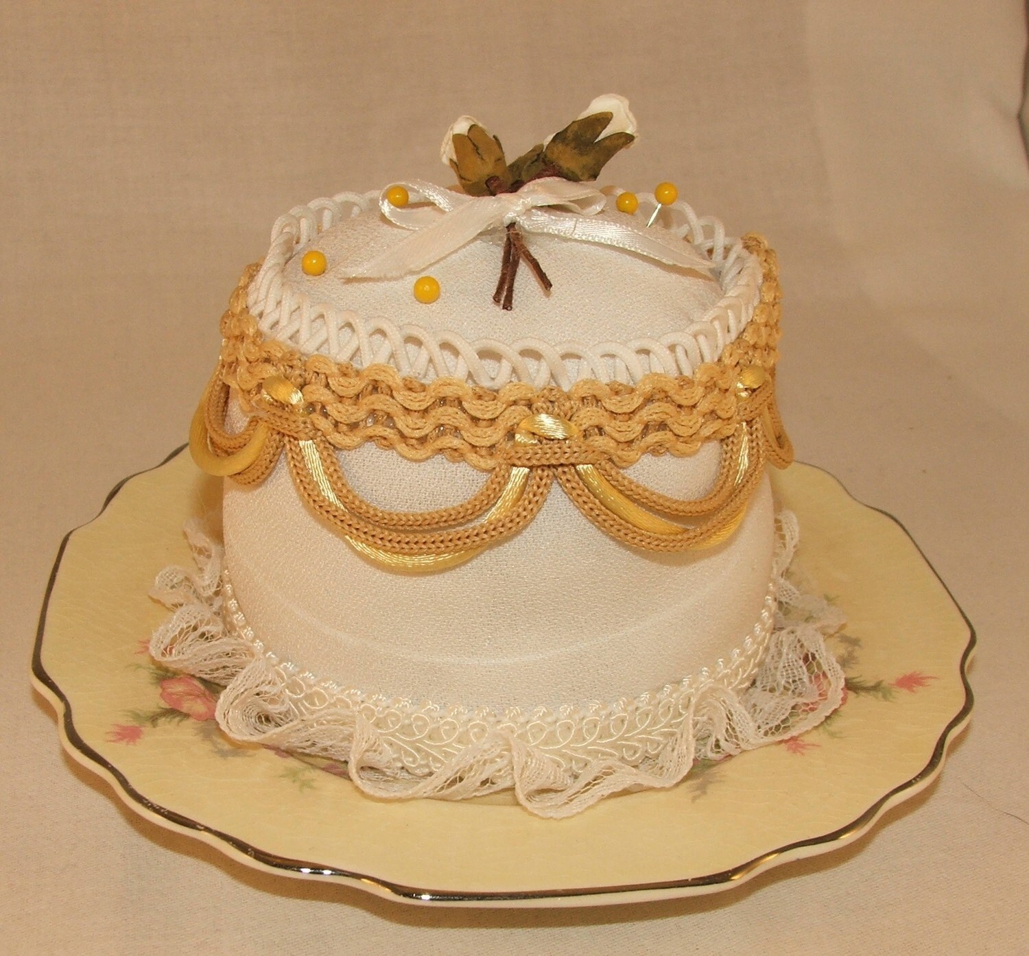 Cake Pincushion - Etsy