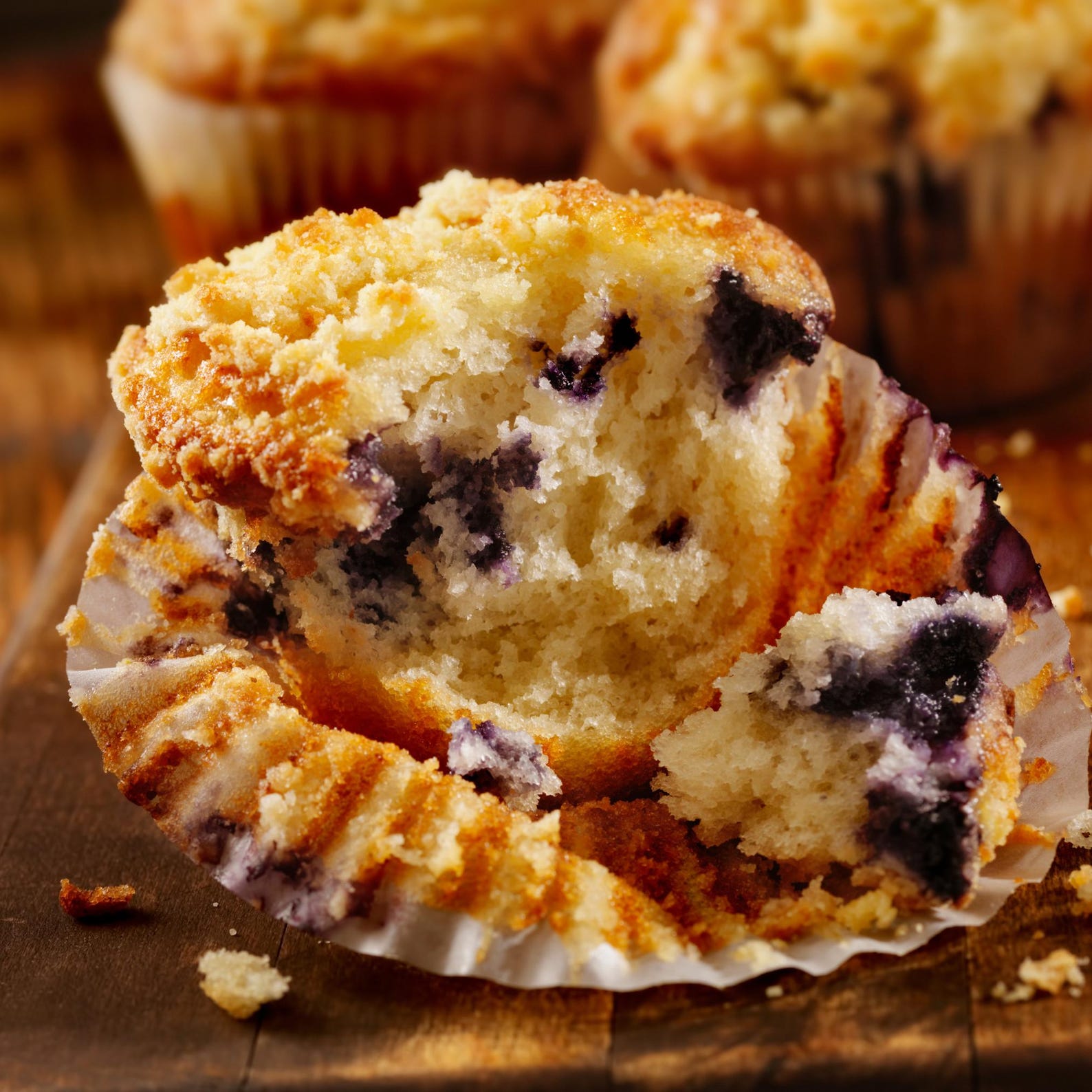 Blueberry Muffins – Soft, Moist & Bursting With Real Blueberries | Fast ...