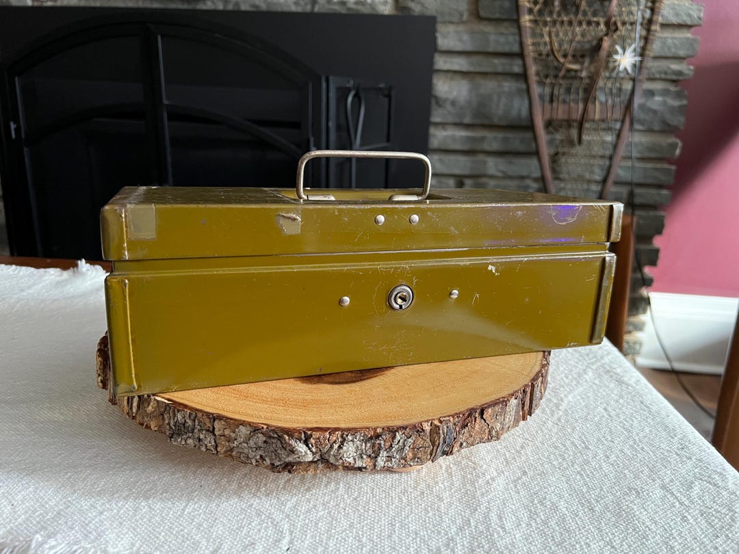 Vintage Army Green Metal Lock Box | Par Plus Metal Products Co. | No ...