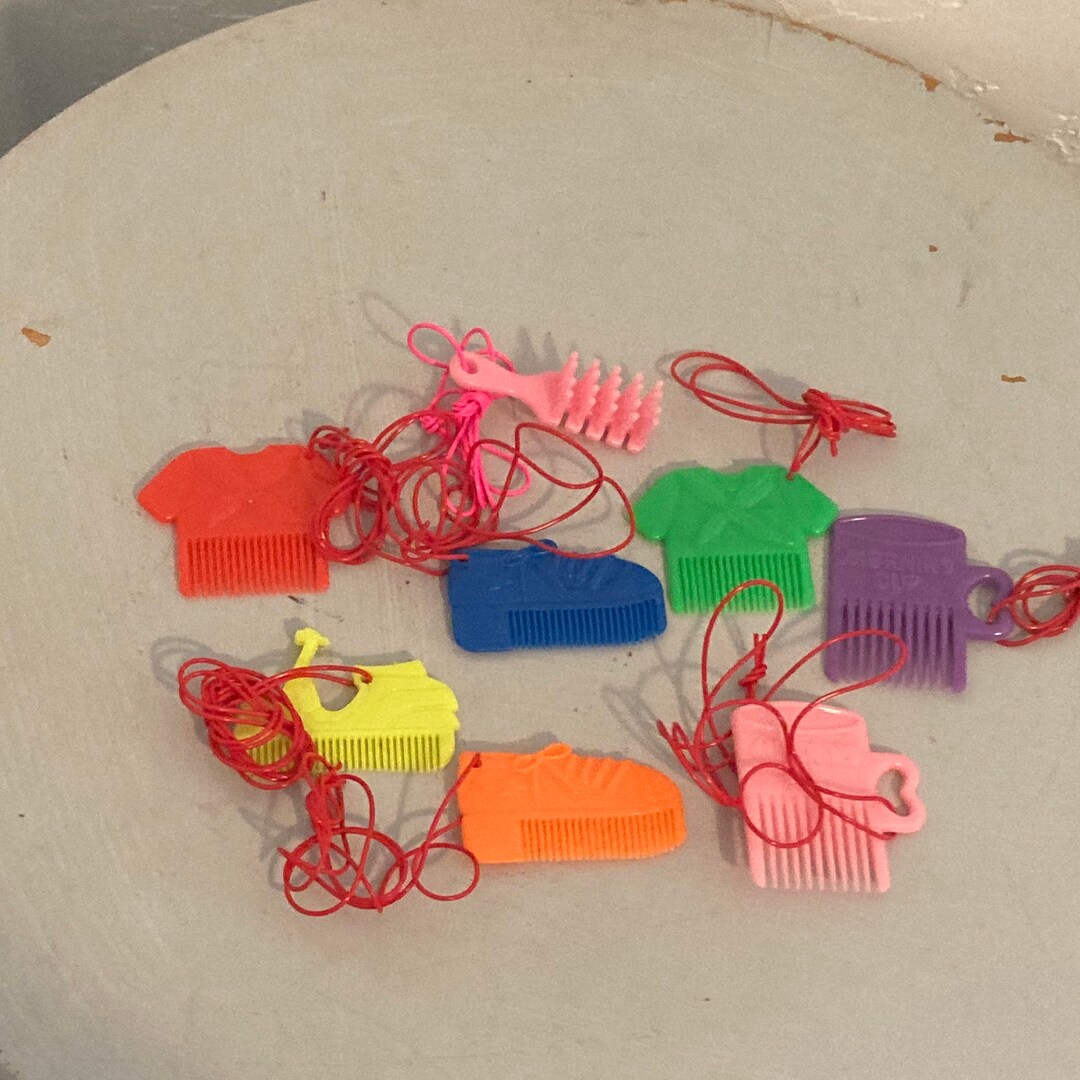 20 Fun Retro Vending Machine Novelty Necklace Combs-coffee - Etsy