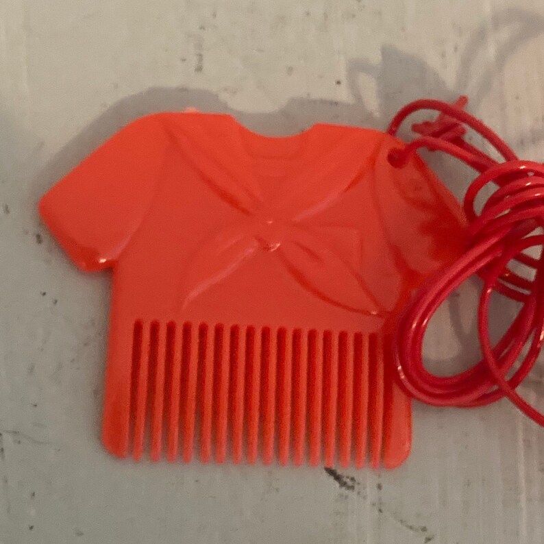 20 Fun Retro Vending Machine Novelty Necklace Combs-coffee - Etsy